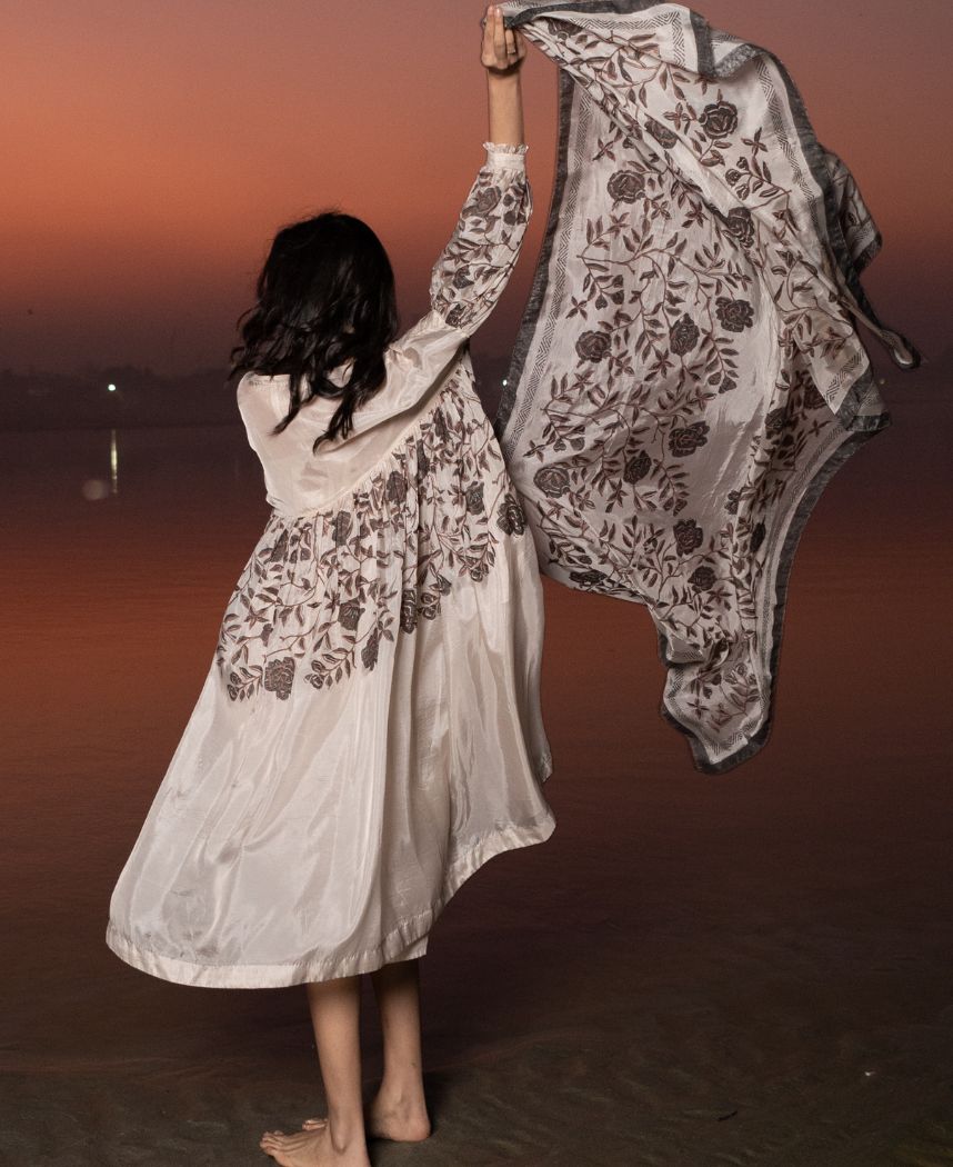 Ivory Stole – NETE.IN